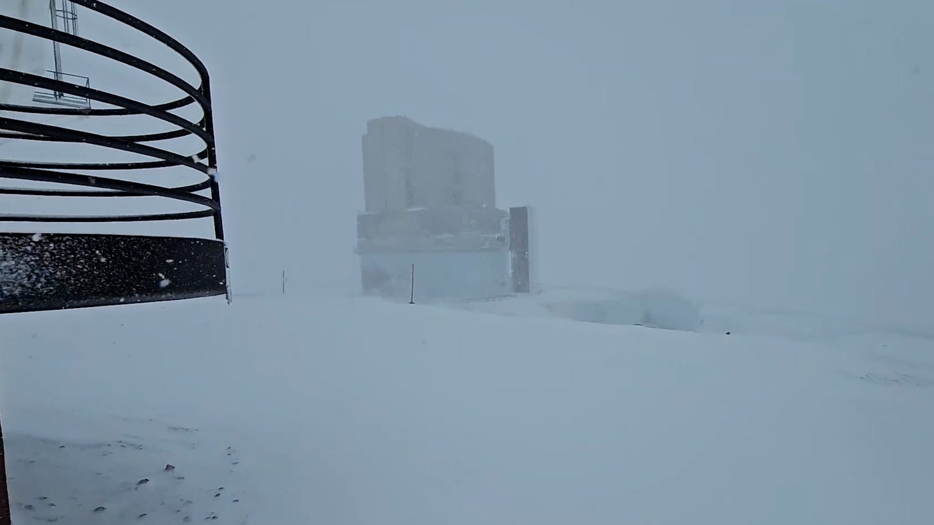 Snow blankets Hawaii as winter storm hits Mauna Loa, Mauna Kea