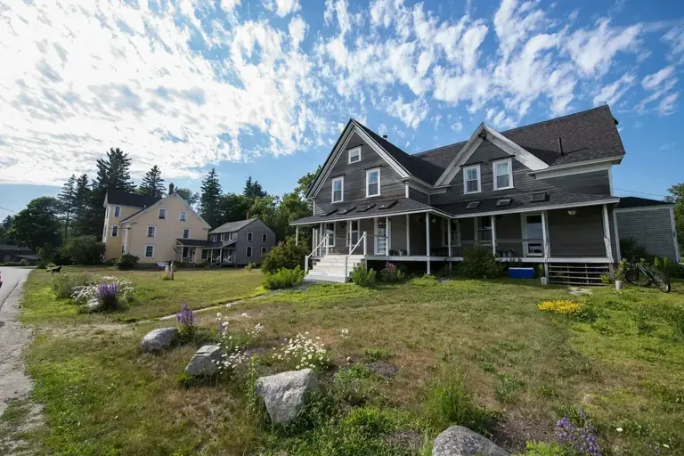 The end of the dining room: Why large homes are losing value faster