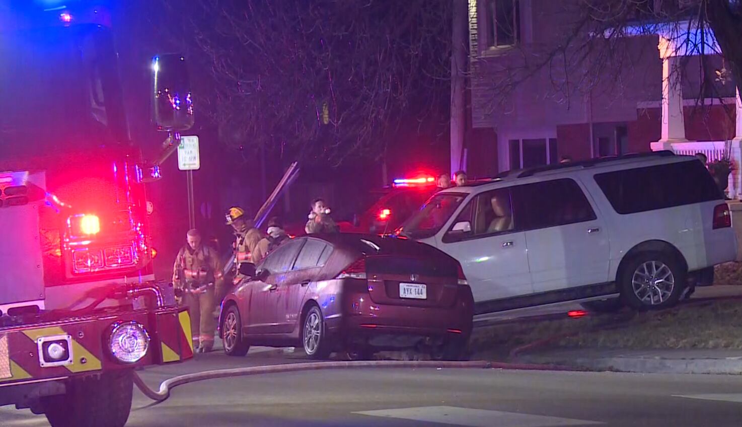 Man and cat found dead after Lincoln apartment fire, LFR says