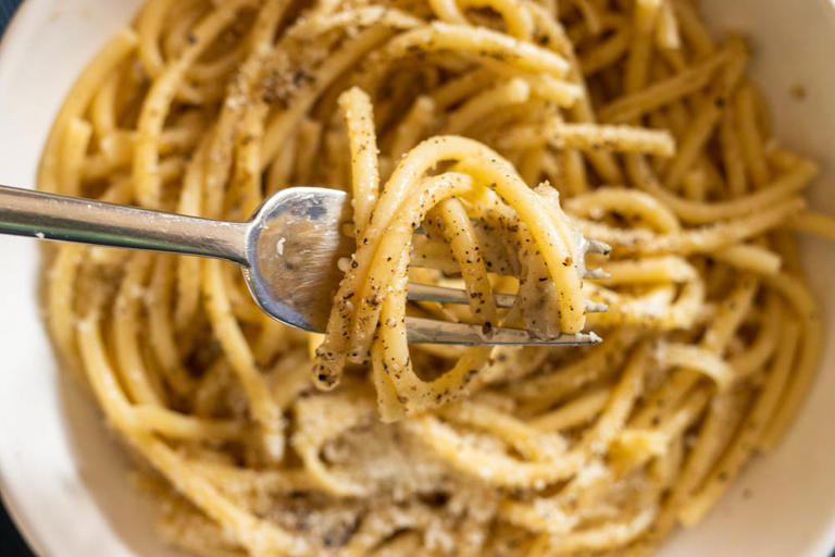 How to make cacio e pepe at home