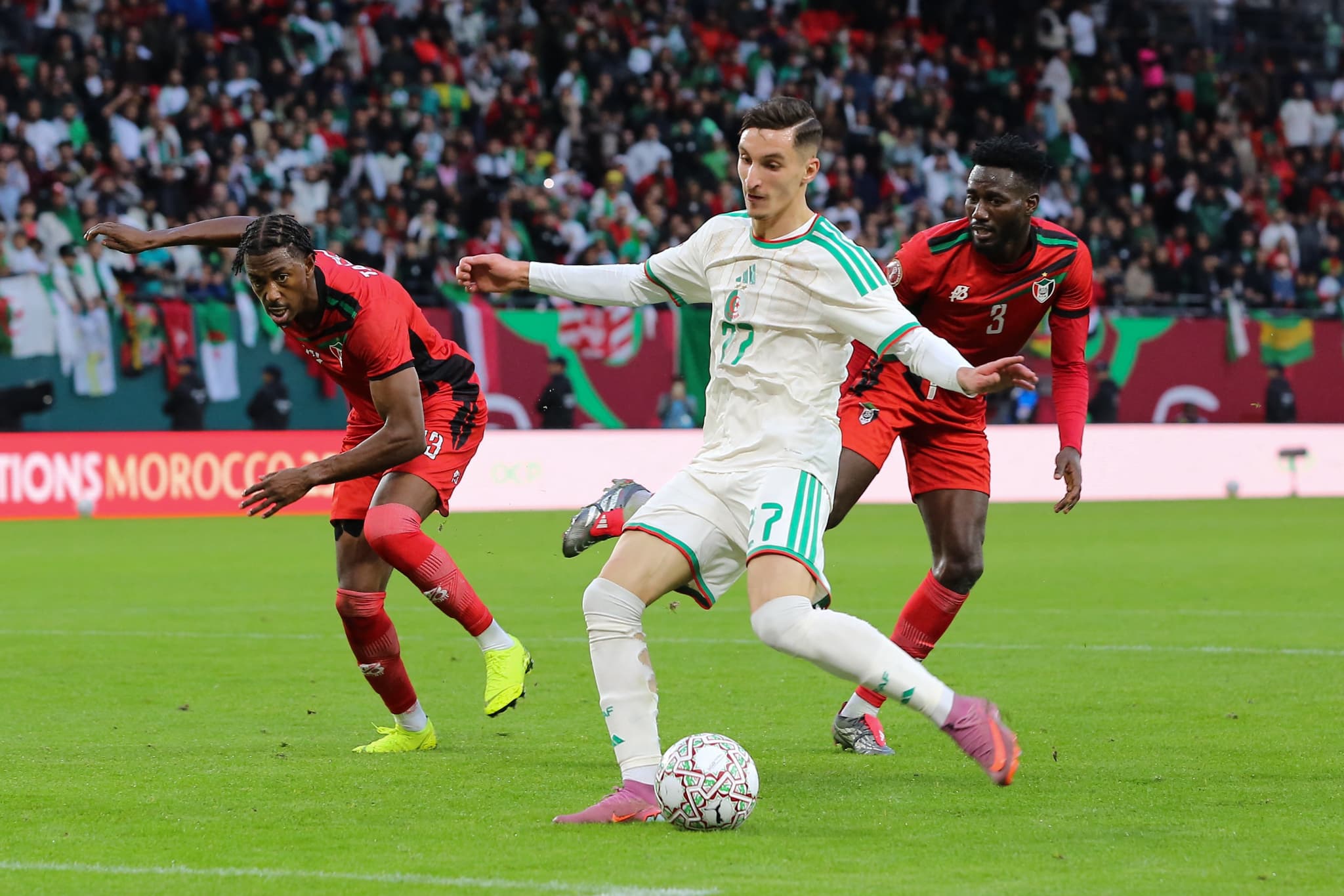 CAN 2025 : un joueur de l'Algérie qui vole de la nourriture ? La ...