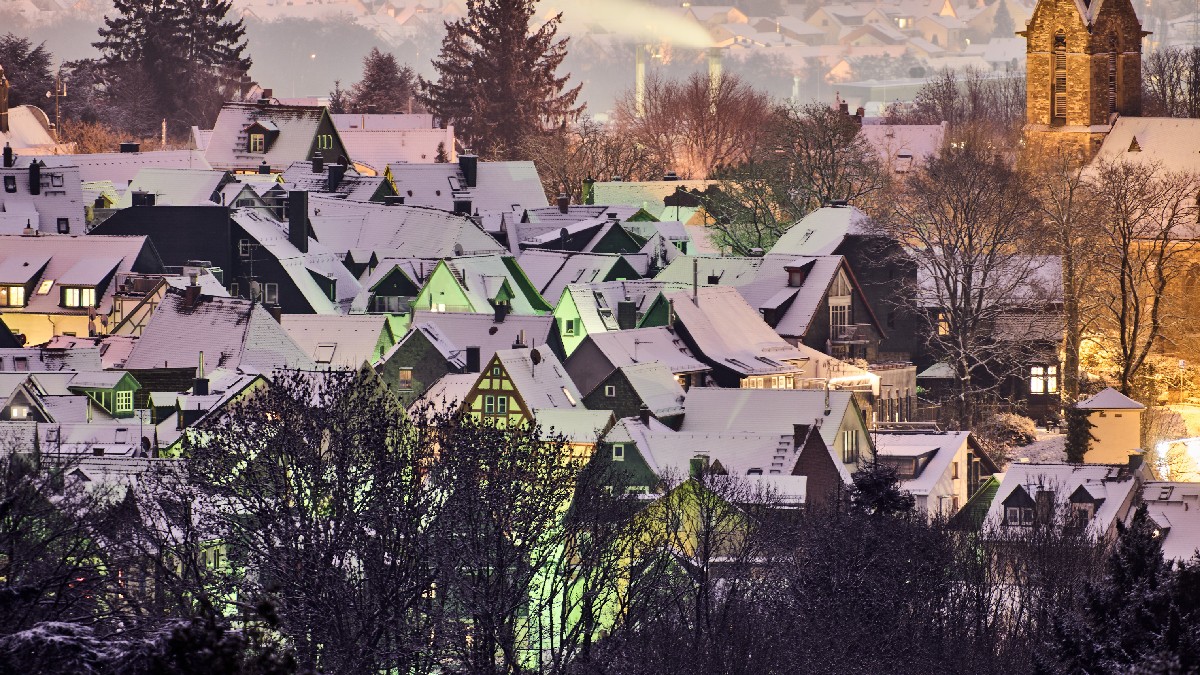 Tormenta invernal deja 5 muertos y cancela cientos de vuelos