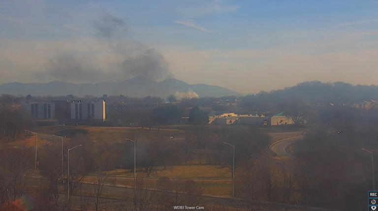 Two critical after northwest Roanoke house fire