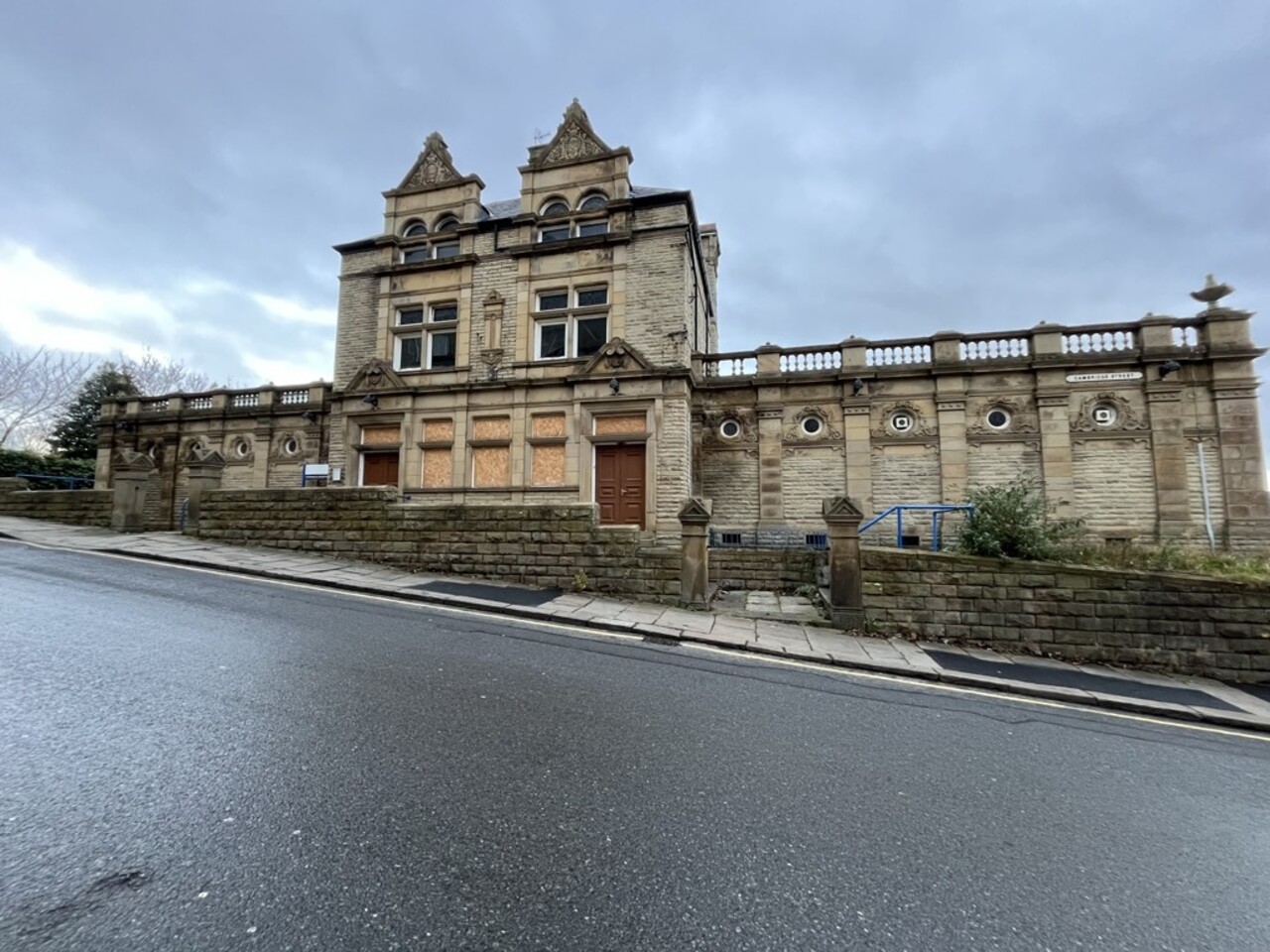 The historic Batley baths will go under the hammer and starting price ...
