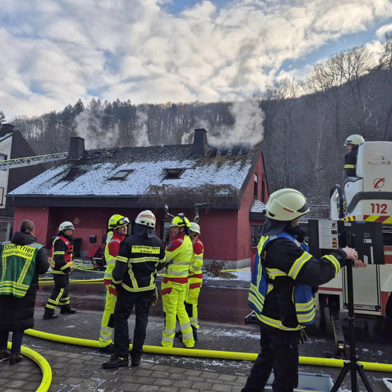 Großeinsatz in Trier-Euren wegen Wohnhausbrand – Hund gerettet
