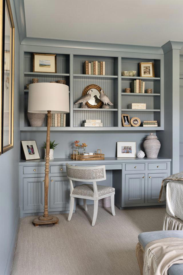 How to style your living room shelves like a professional designer