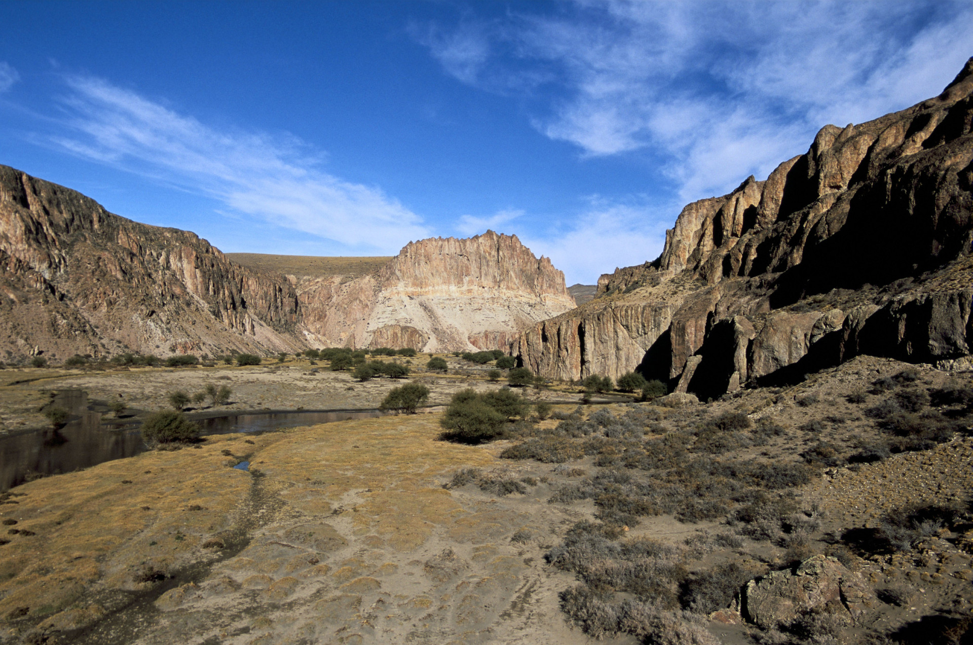 The mysterious paintings of the Cave of Hands in Patagonia