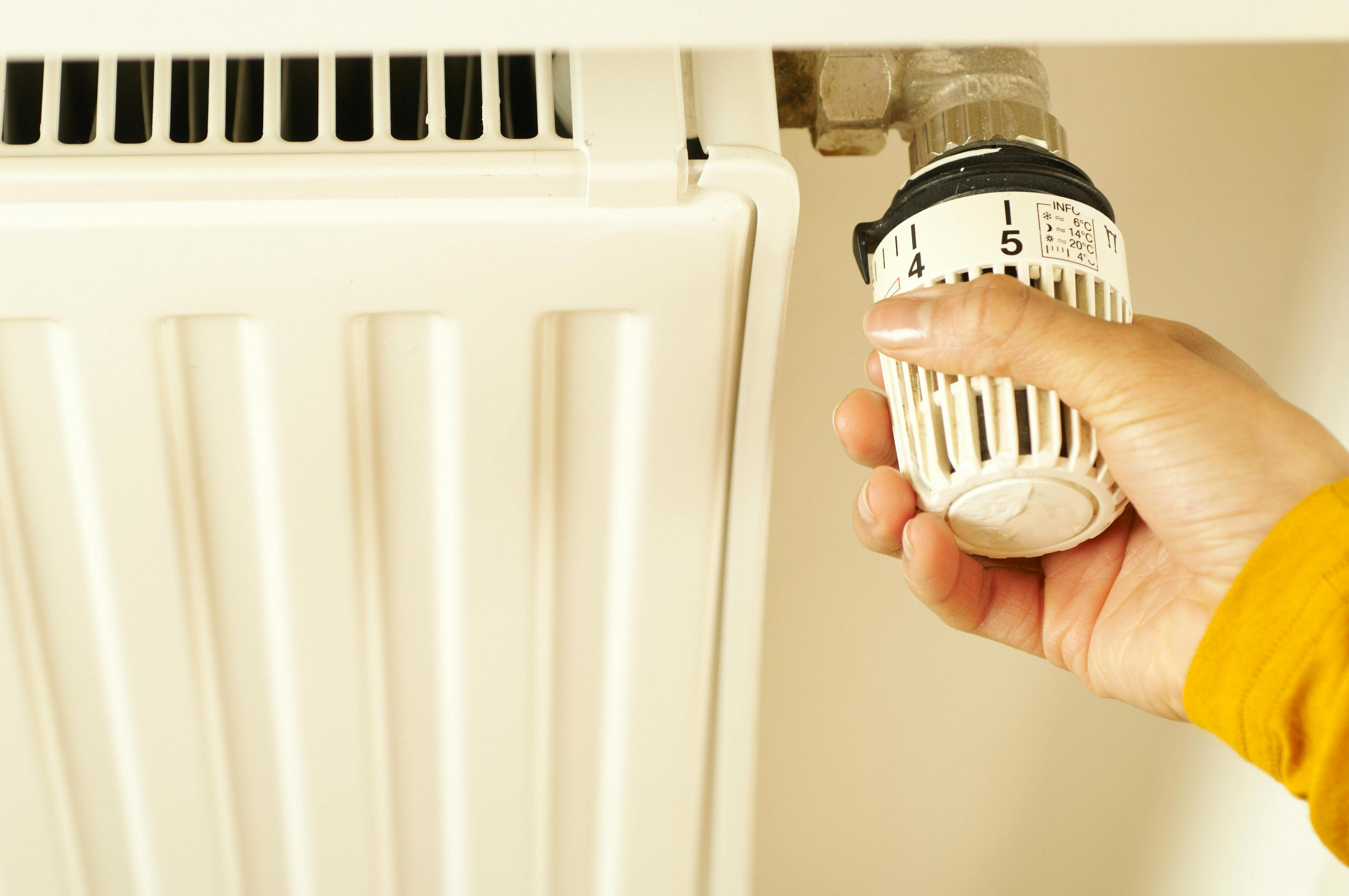 Central heating: should I leave my heating on all day in freezing ...