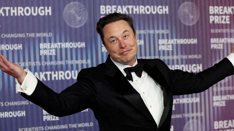 Google's AI overview says 2026 is next year. Elon Musk reacts