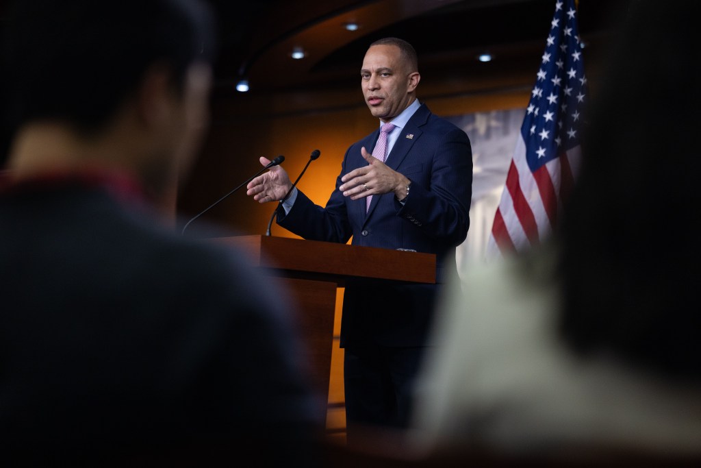 Hakeem Jeffries endorses NY Rep. Dan Goldman against left-wing ...
