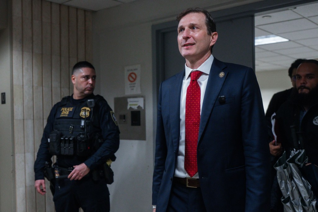 Hakeem Jeffries endorses NY Rep. Dan Goldman against left-wing ...