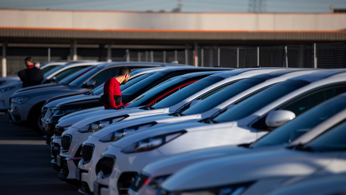 La cuarta parte de los coches que se venden en España se compran por ...