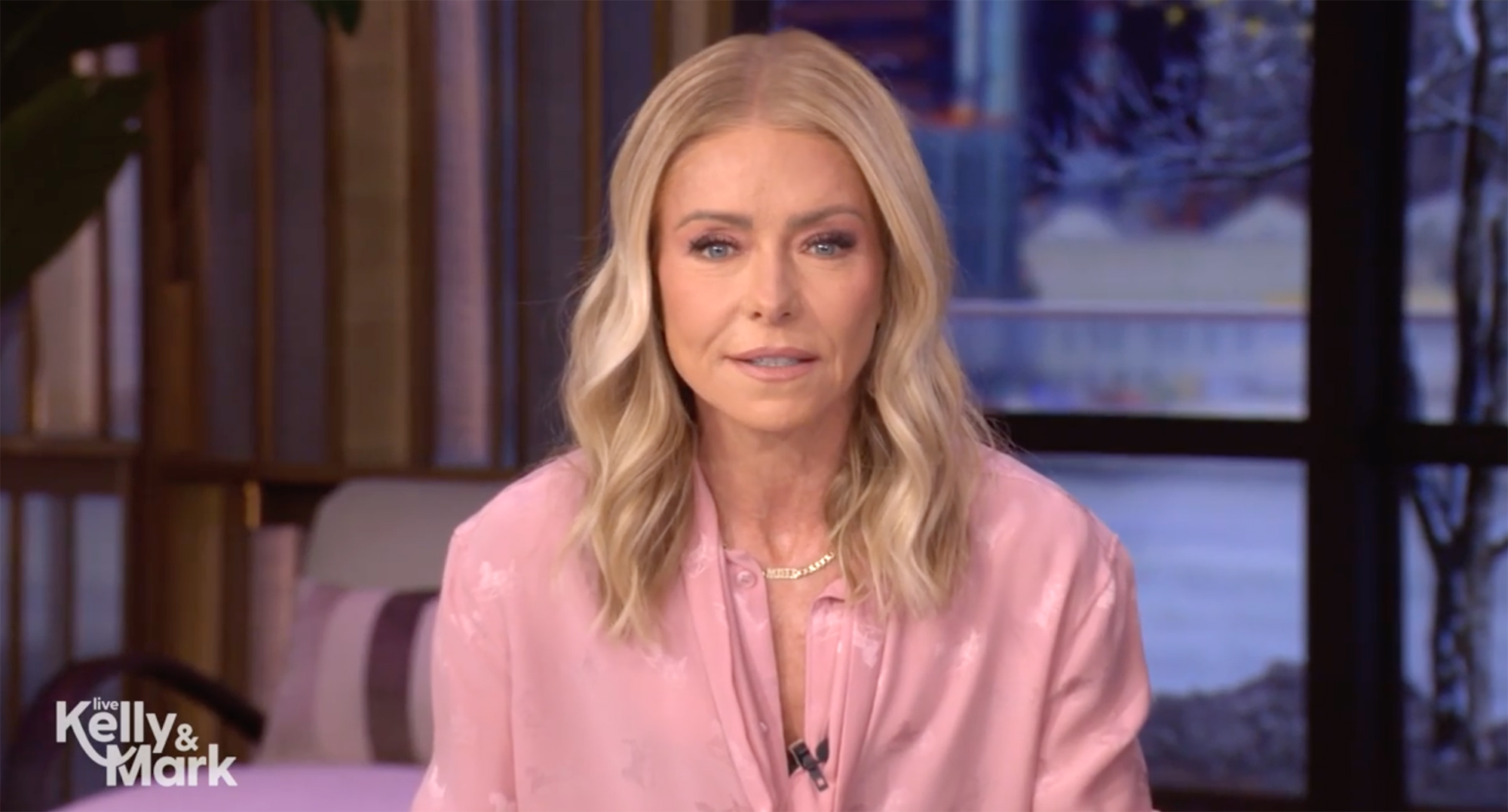 Kelly Ripa explains 'strange' makeup mishap on 'Live': 'I was very ...