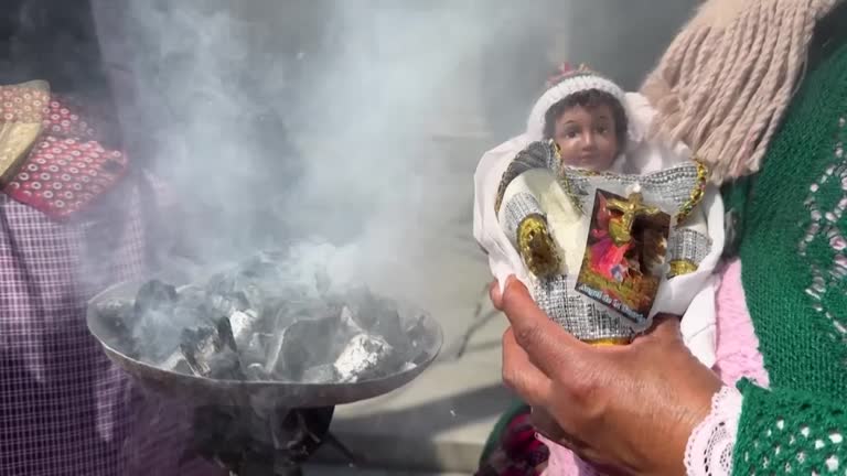 Bolivians mark the Epiphany with blessings of baby Jesus dolls