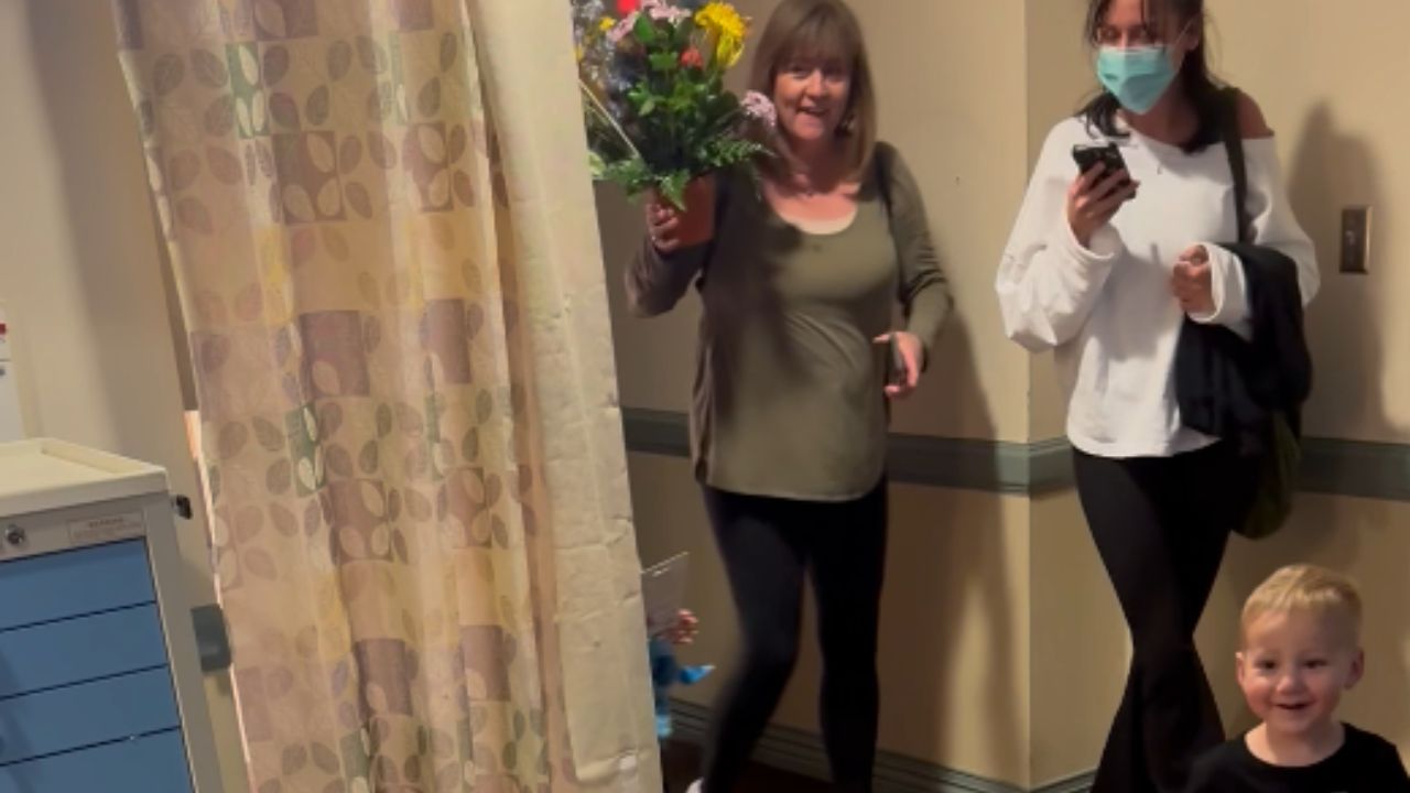 Siblings' first meeting with adorable baby brother is enormously ...