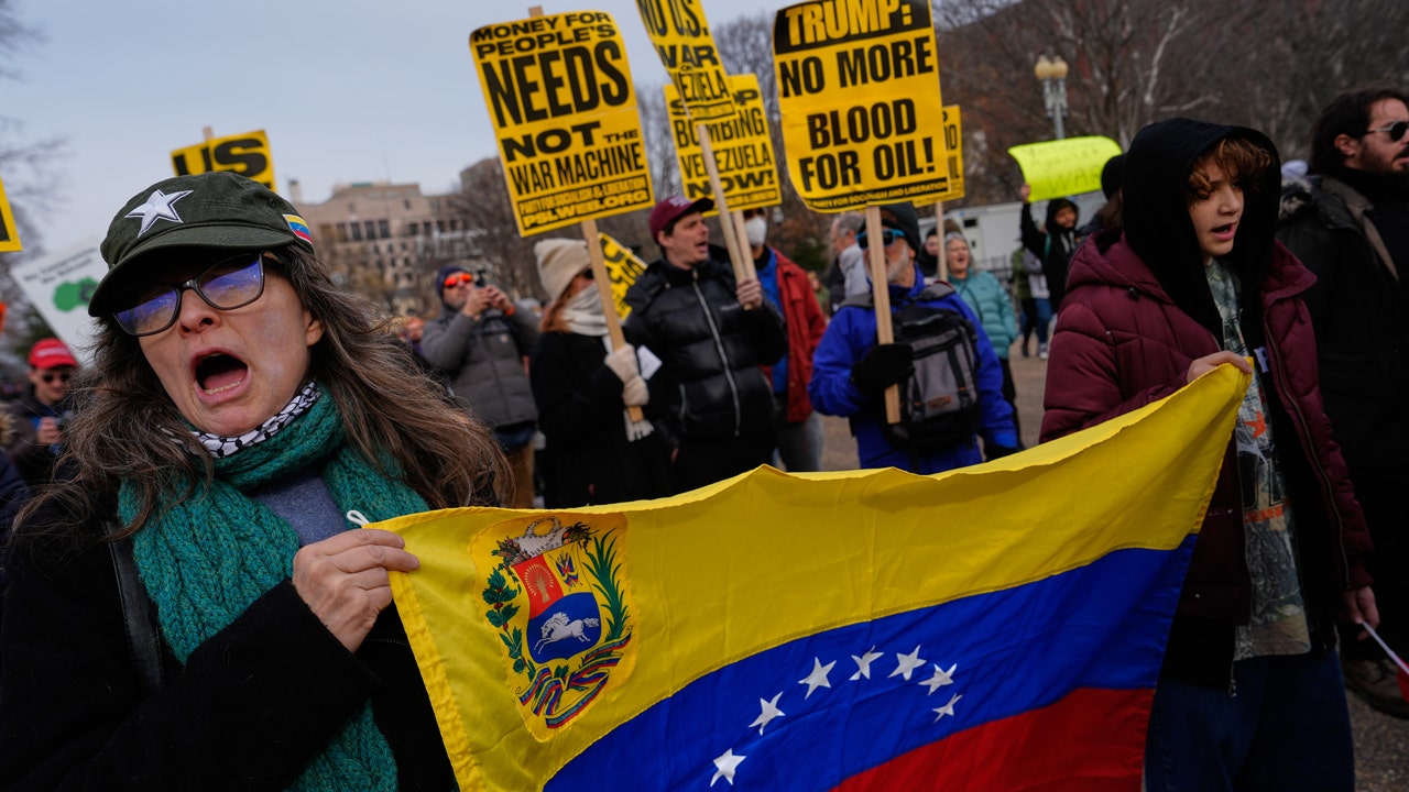 Mark Kelly avoids saying arresting Maduro, Venezuela strikes were 'illegal'