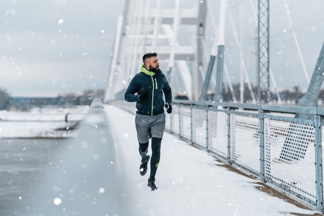 How to avoid an injury when exercising outdoors this winter