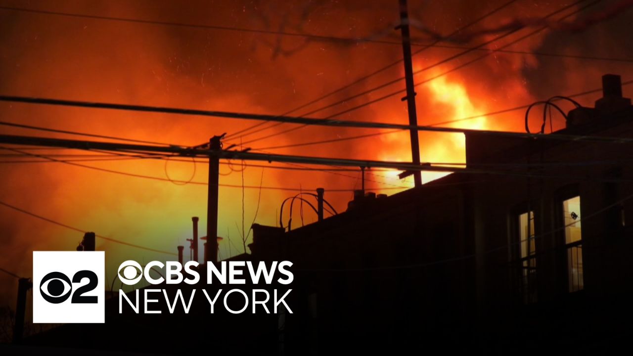 Hundreds of FDNY personnel descend on 5-alarm Queens fire