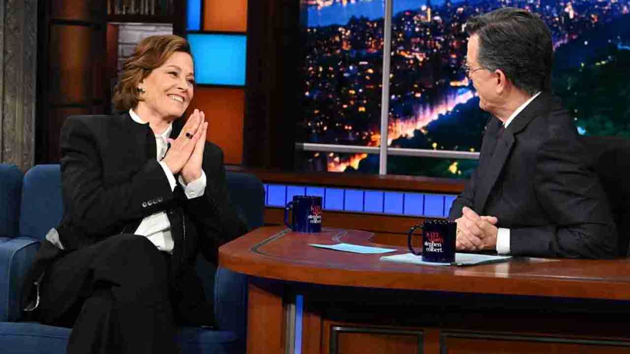 A Beatles rajongója, Sigourney Weaver a John Lennonnak küldött ...