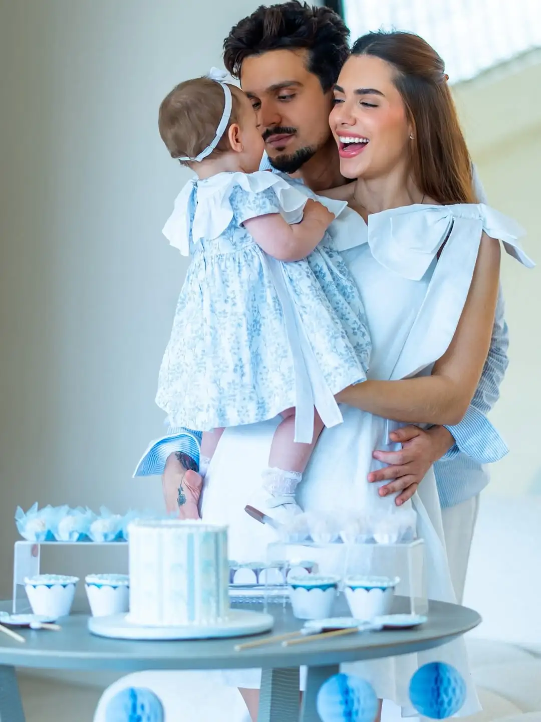 Jade compartilha foto rara da filha com Luan Santana e detalhe chama ...