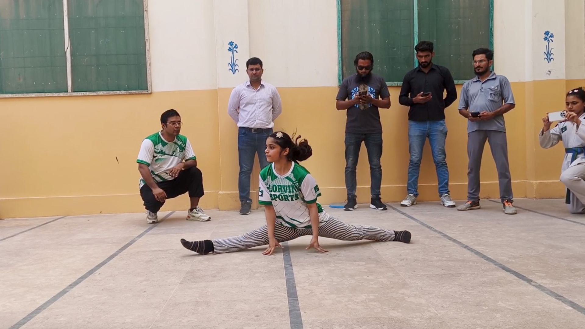 Most splits in one minute (female) 47 by Fatima Naseem