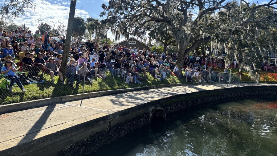 Live: Tarpon Springs holds 120th annual Epiphany cross dive
