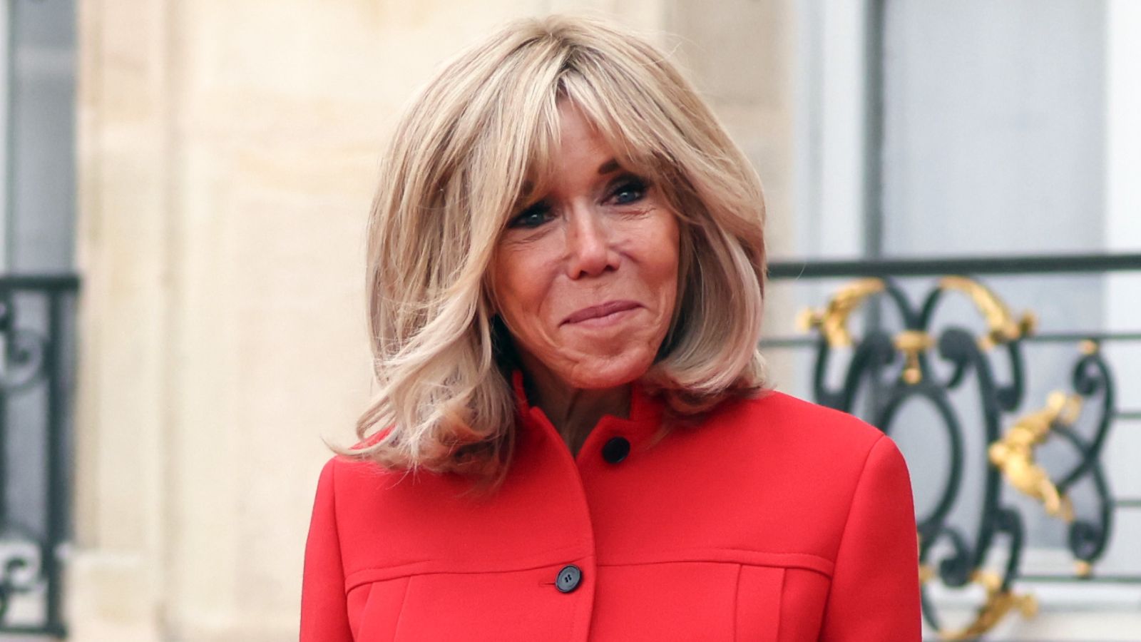 Brigitte Macron en bottes à talon vertigineux à 72 ans : elle porte ...
