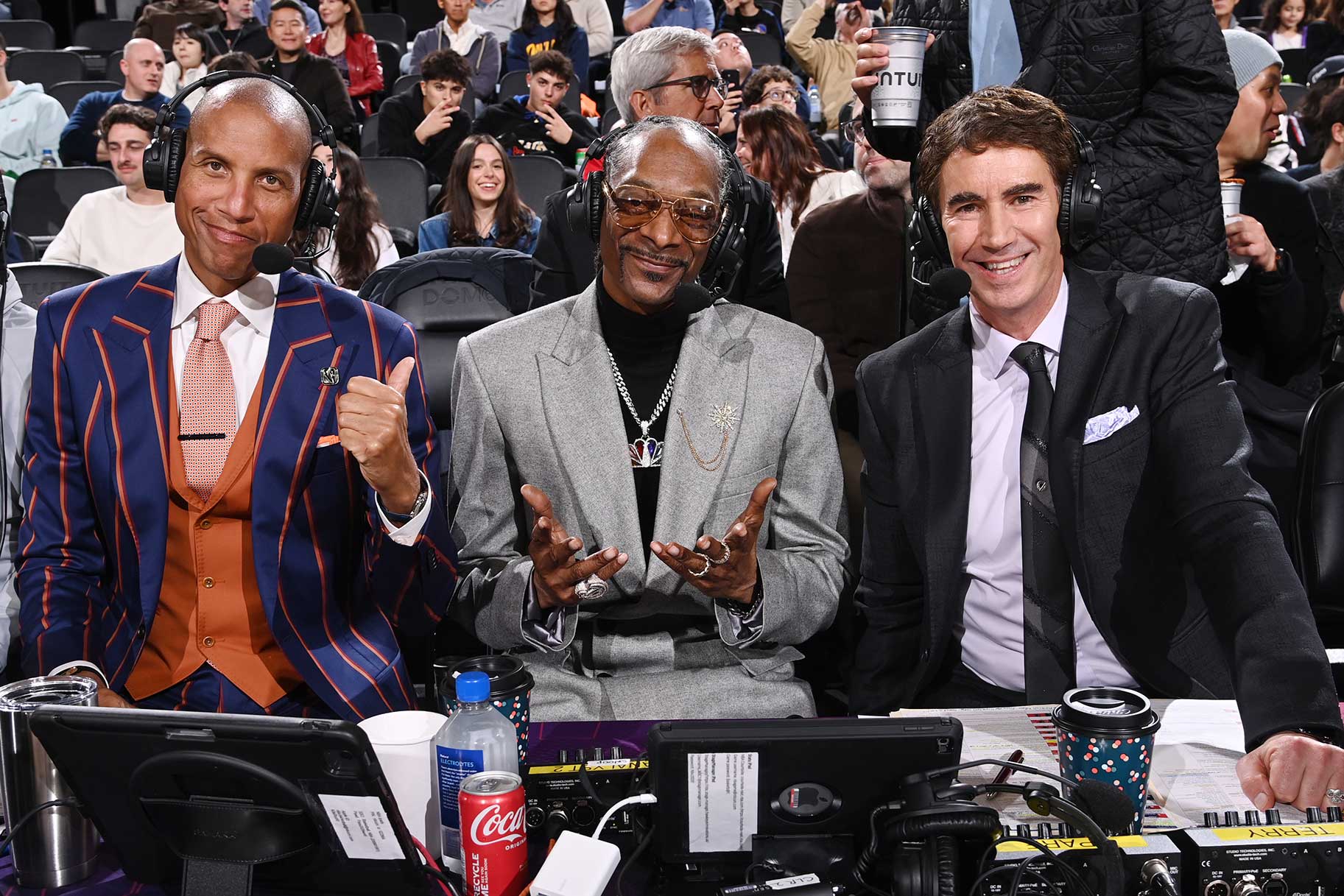 Watch Snoop Dogg go wild on NBA call for Warriors-Clippers game: "Get him!"