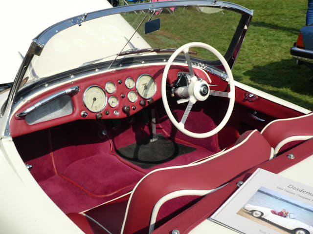 The buying public clobbered Daimler’s Conquest Roadster