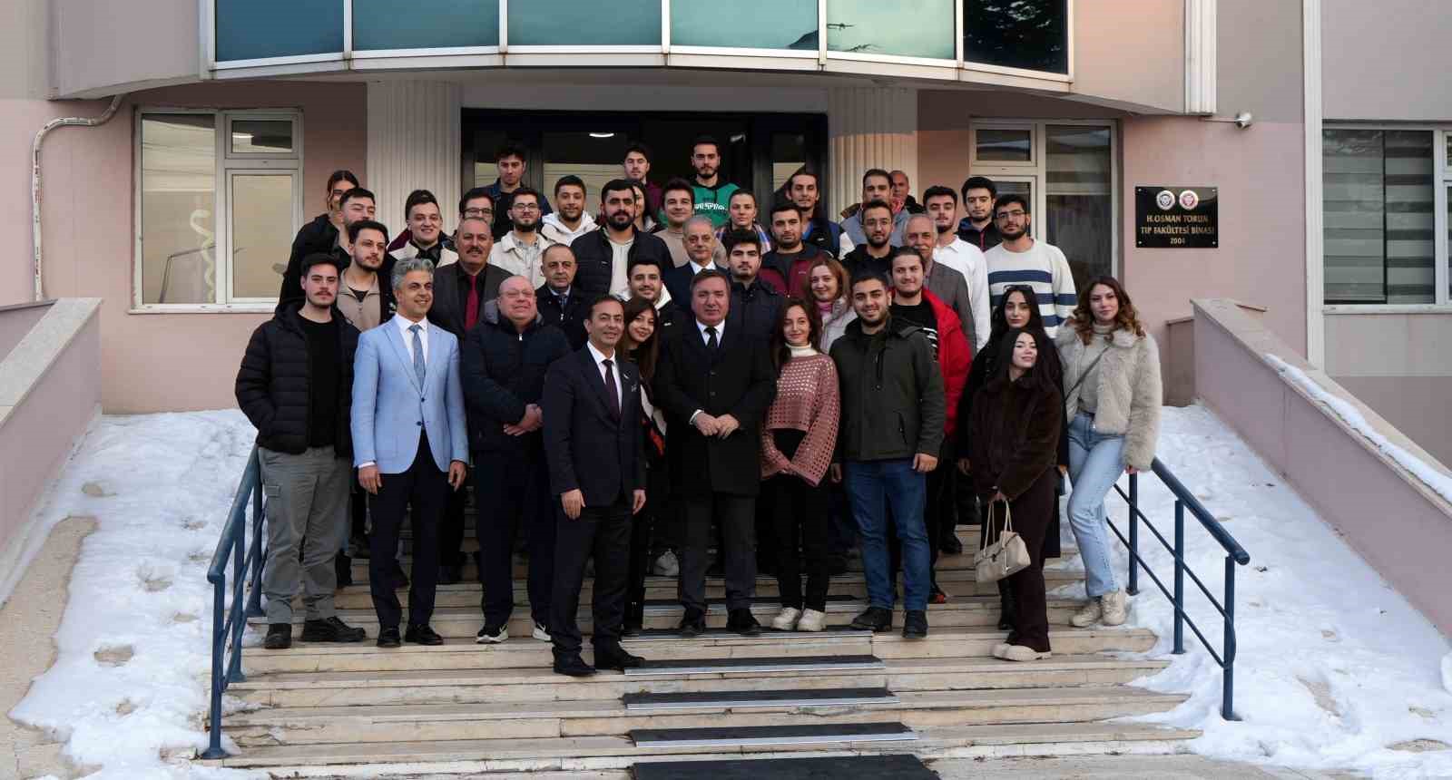 Vali Aydoğdu’dan gençlere mesaj: "Gençler yüksek sesle değil, aynı ...