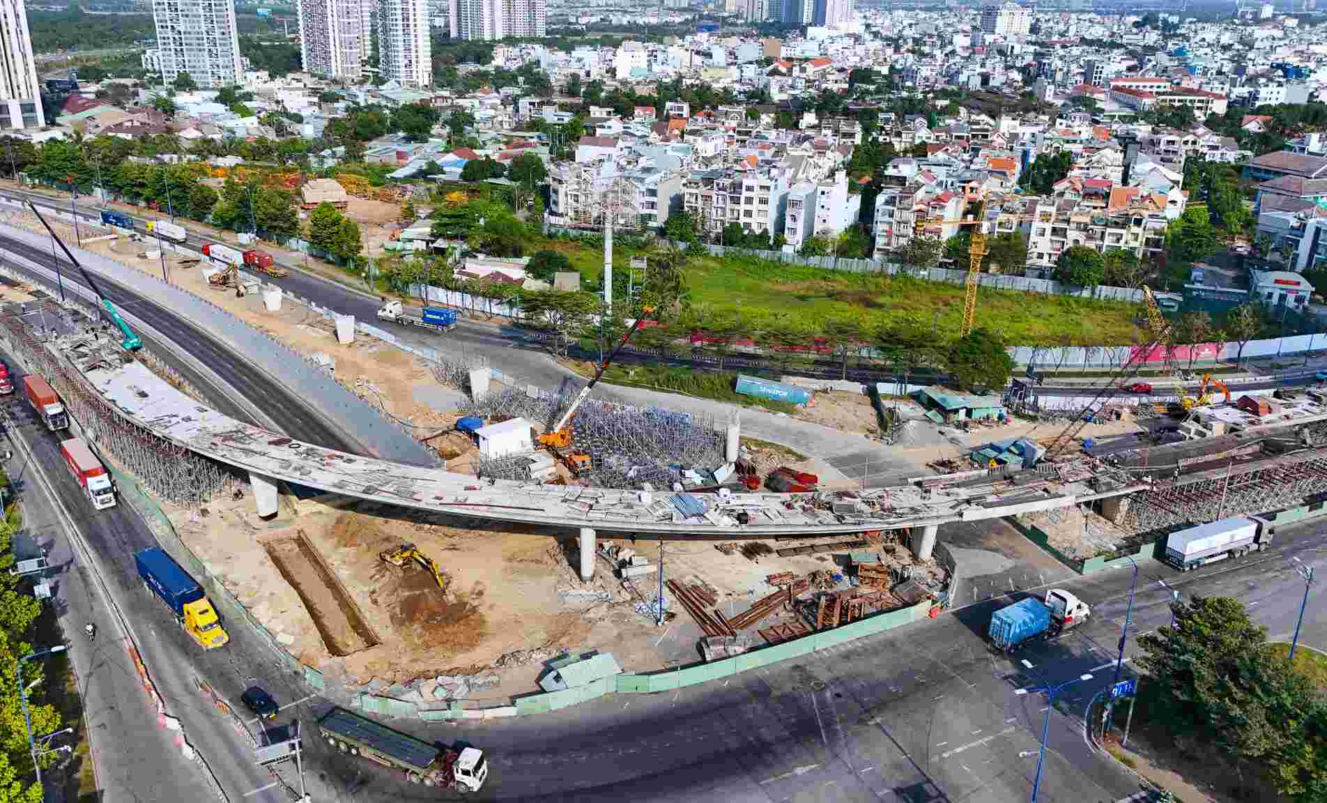 TPHCM hôm nay: Cầu vượt tại nút giao An Phú sắp thông xe