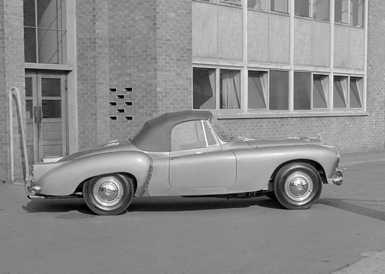 The buying public clobbered Daimler’s Conquest Roadster