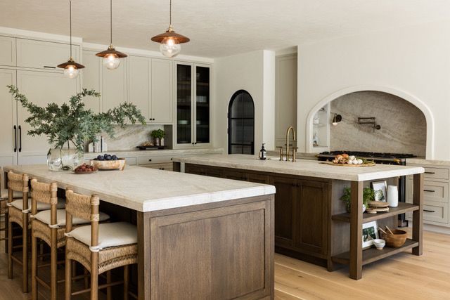 8 Benjamin Moore paint colors designers love for a calm, serene space