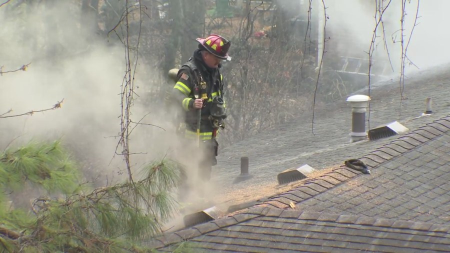 Crews respond to Oak Hill house fire
