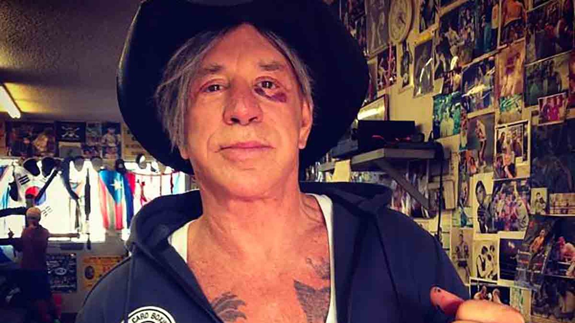 Mickey Rourke sul lastrico, ma smentisce la raccolta fondi: "È ...
