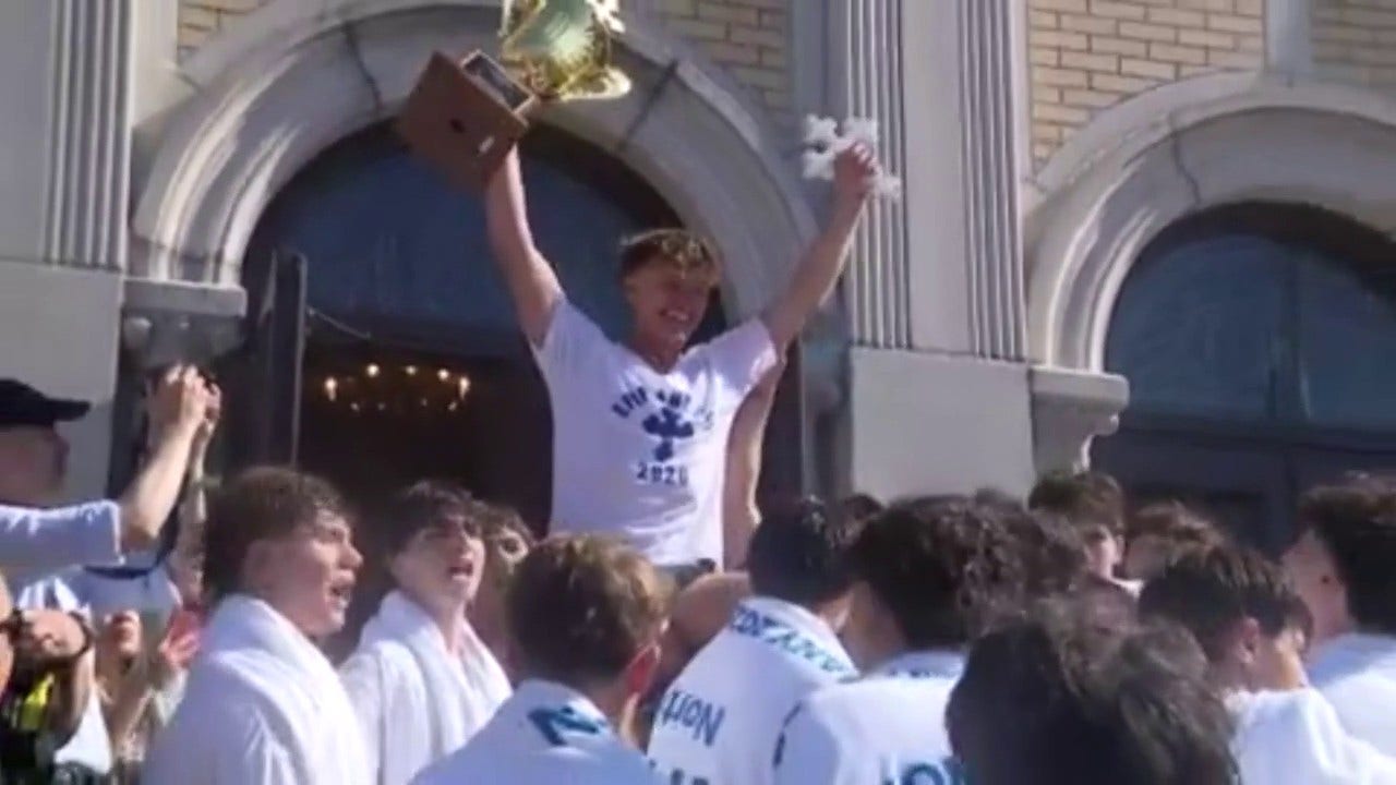 Tarpon Springs Epiphany Day cross retriever carries on family tradition ...