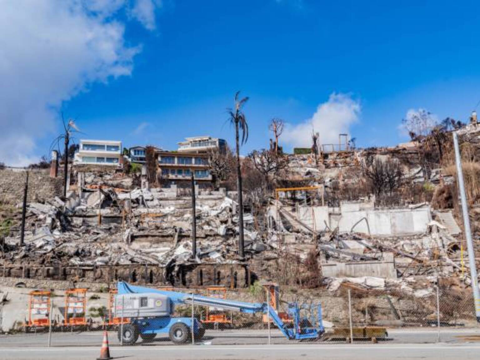 Trump allows federal government to preempt local laws in LA wildfire ...