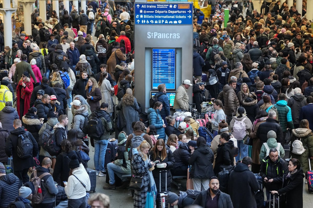 Inquiry launched into Eurostar New Year Channel Tunnel chaos
