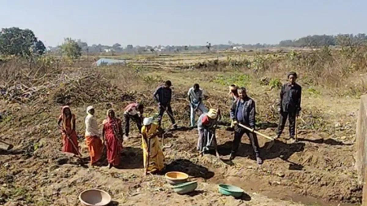 UP govt organises welfare camps for construction workers in Lucknow