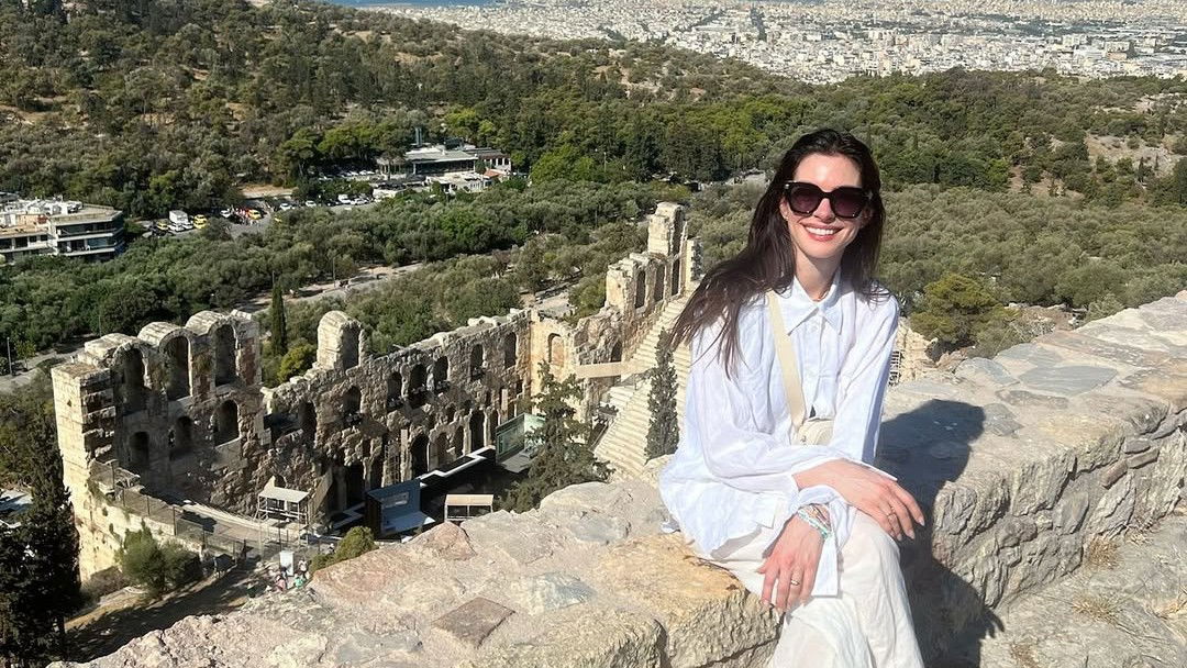 How Anne Hathaway maintains a sculpted, elegant shape with these ...