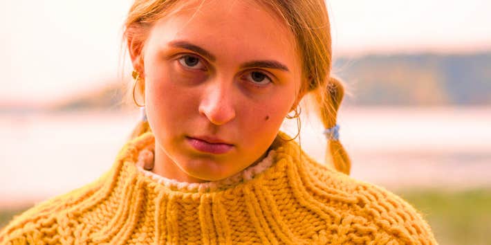 11 obvious signs someone's life is a hot mess