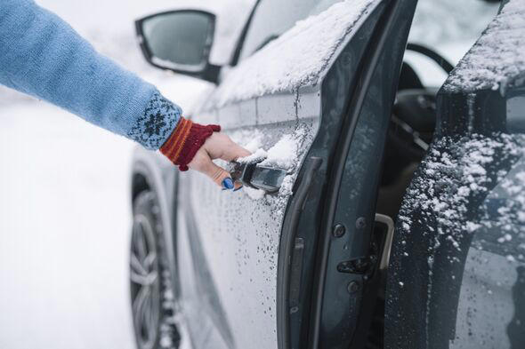 Frozen car doors will open in seconds using expert's simple tip