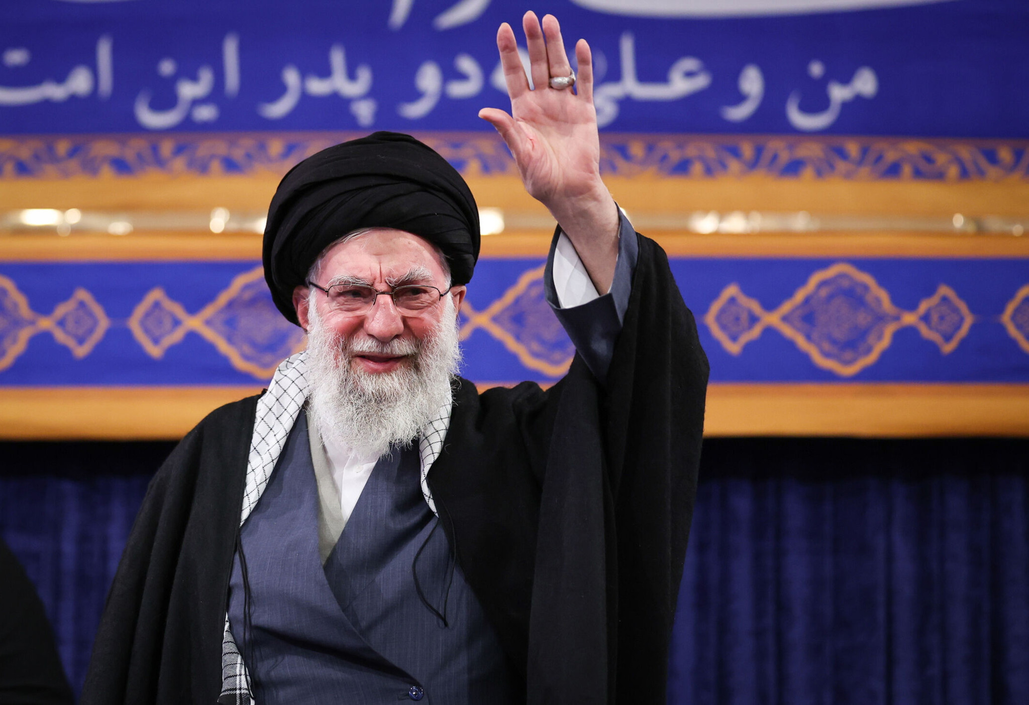Revolutionsführer Khamenei plant laut Bericht die Flucht nach Moskau
