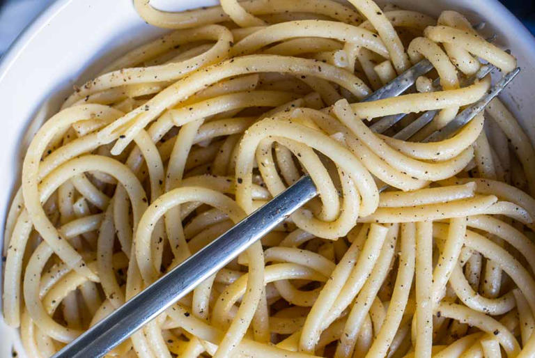 How to make cacio e pepe at home
