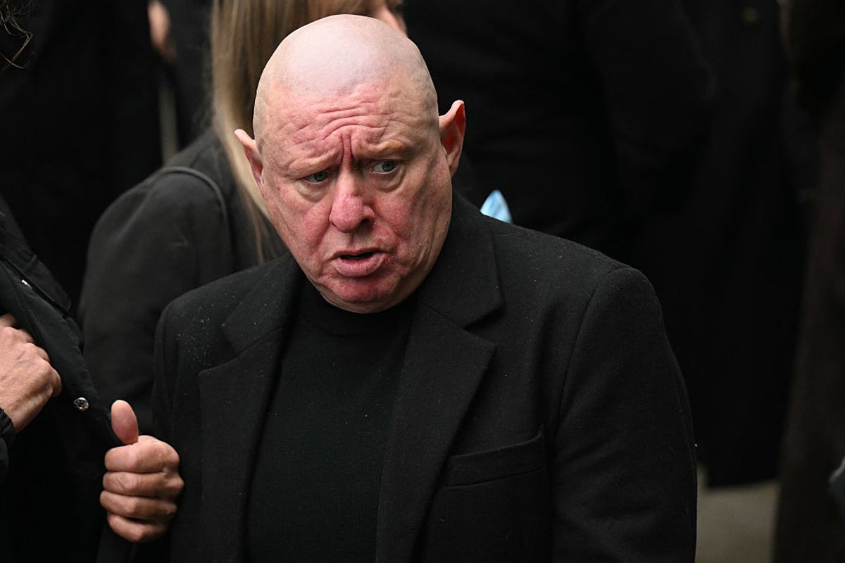 Pneumonia prevents Shaun Ryder from attending friends funeral