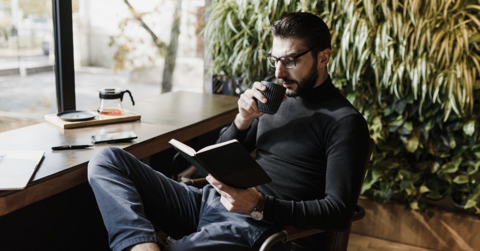 7 keunggulan kognitif orang yang gemar membaca buku fisik dibandingkan ...