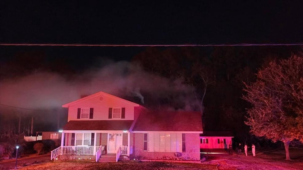 Fire crews contain late-night residential fire in Wallace