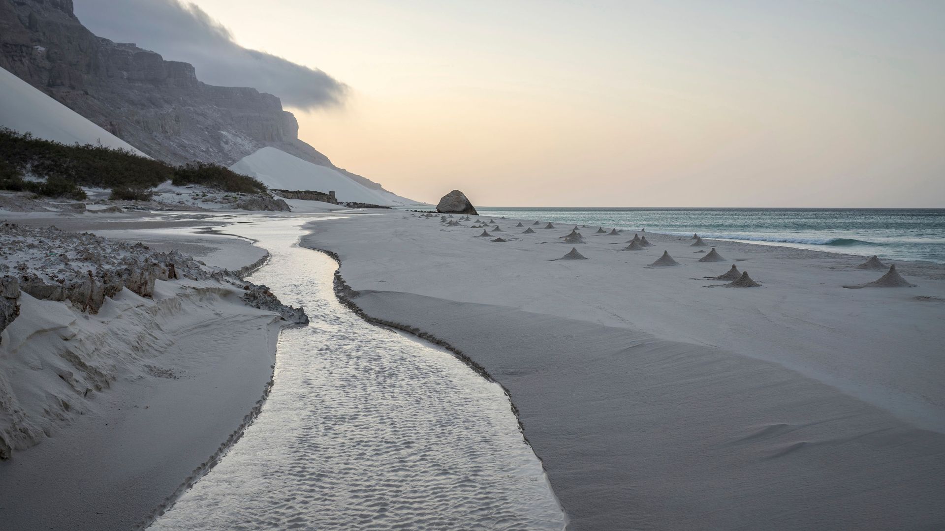 Jemen: Hunderte Touristen auf Insel Sokotra gestrandet