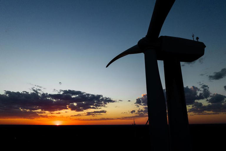 Wind turbine almost as tall as Humber Bridge approved at Port of Immingham