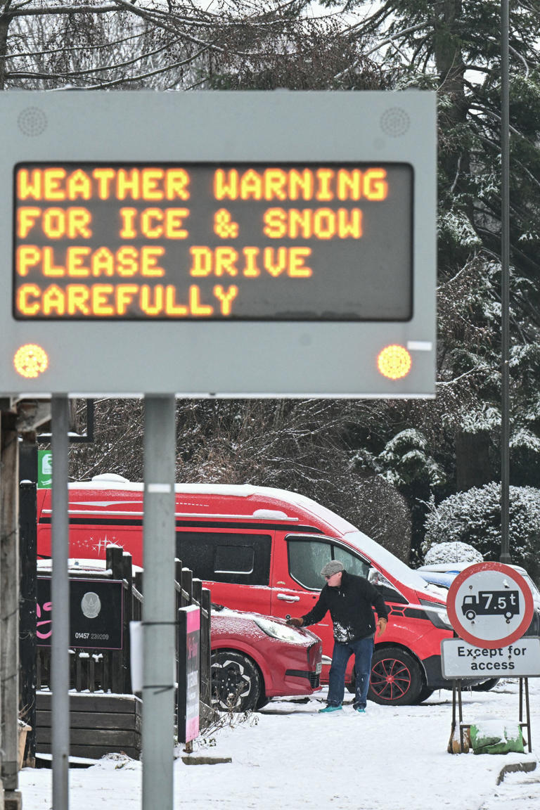 UK weather live: London hit by snow before Storm Goretti warnings hit